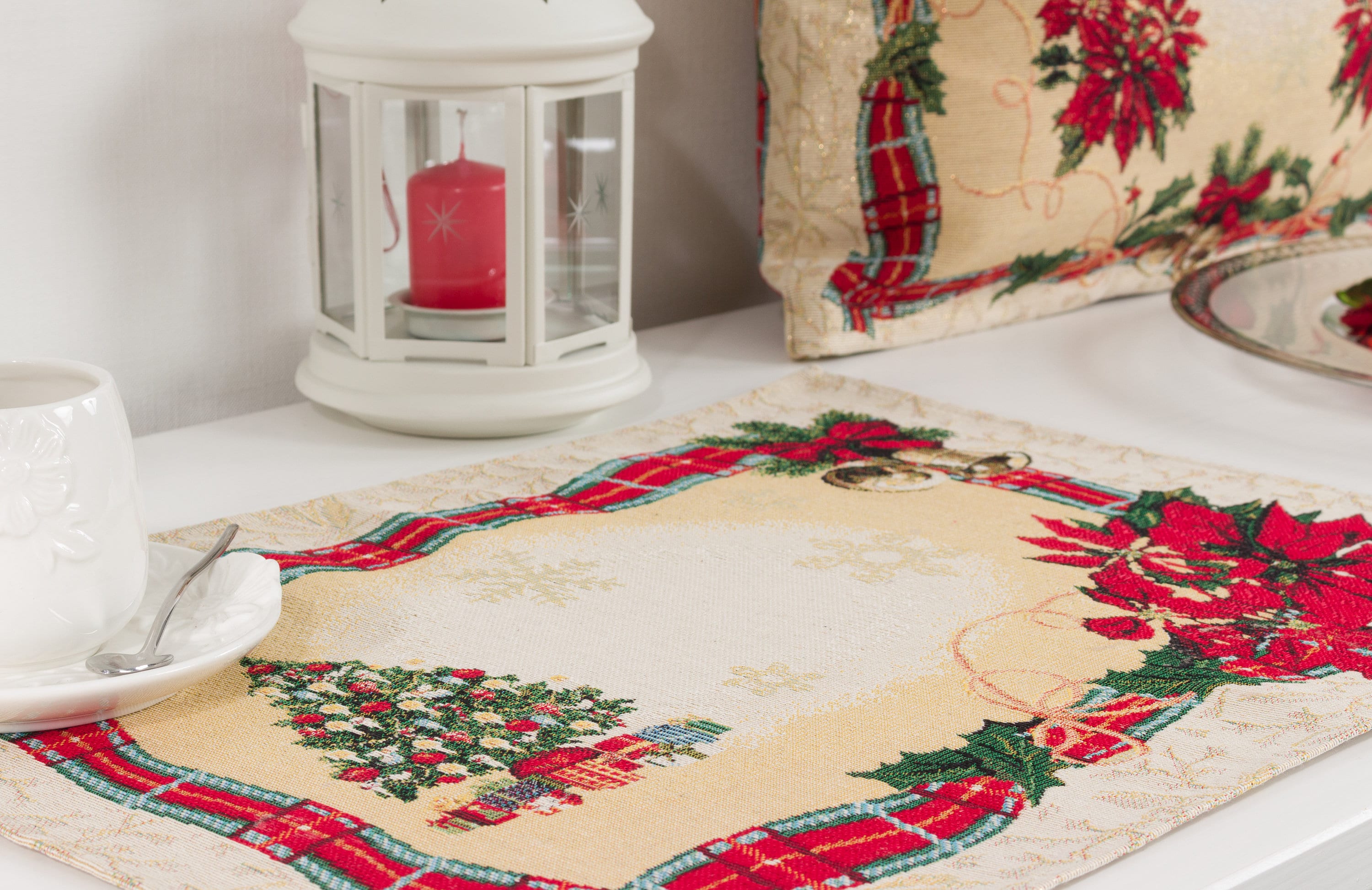 Set of 2 4 6 or 8 Gold Placemats With Christmas Tree - Etsy