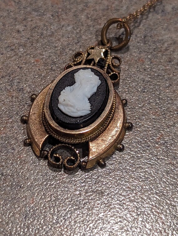 Victorian Filigree Gold Enamel Mourning Detailed Came… - Gem