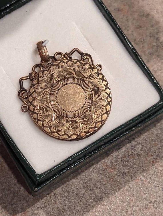 Detailed Edwardian Era Gold Locket With Blank Monogra… - Gem
