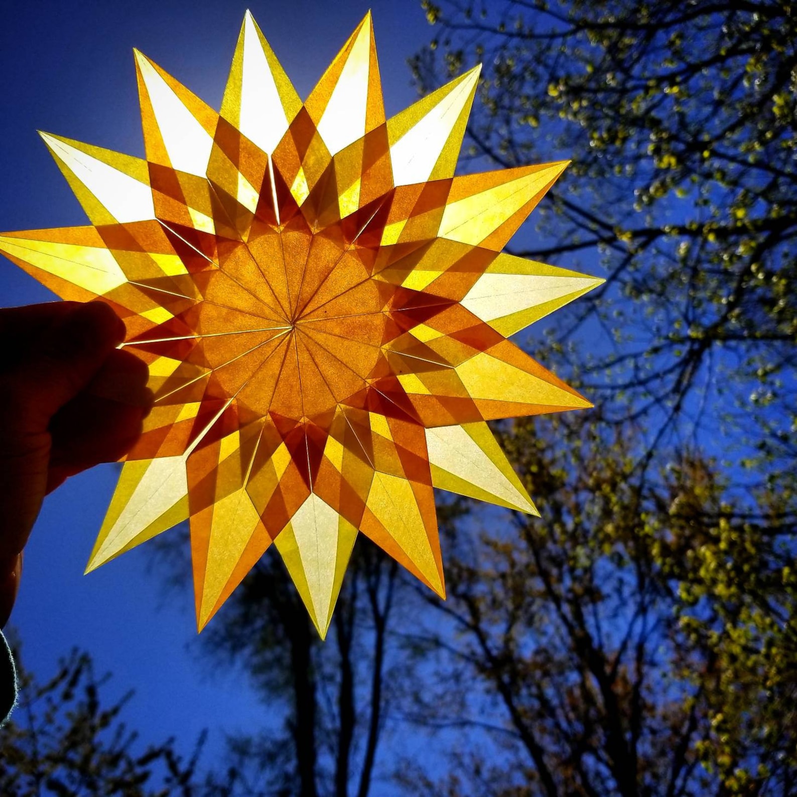 No. 35 - Radiant Star in 2 Colours - Yellow & Golden Yellow 16-point ...