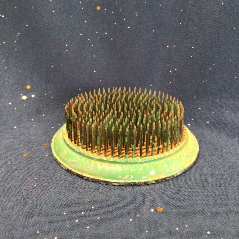 Vogue Flower Frog - Etsy