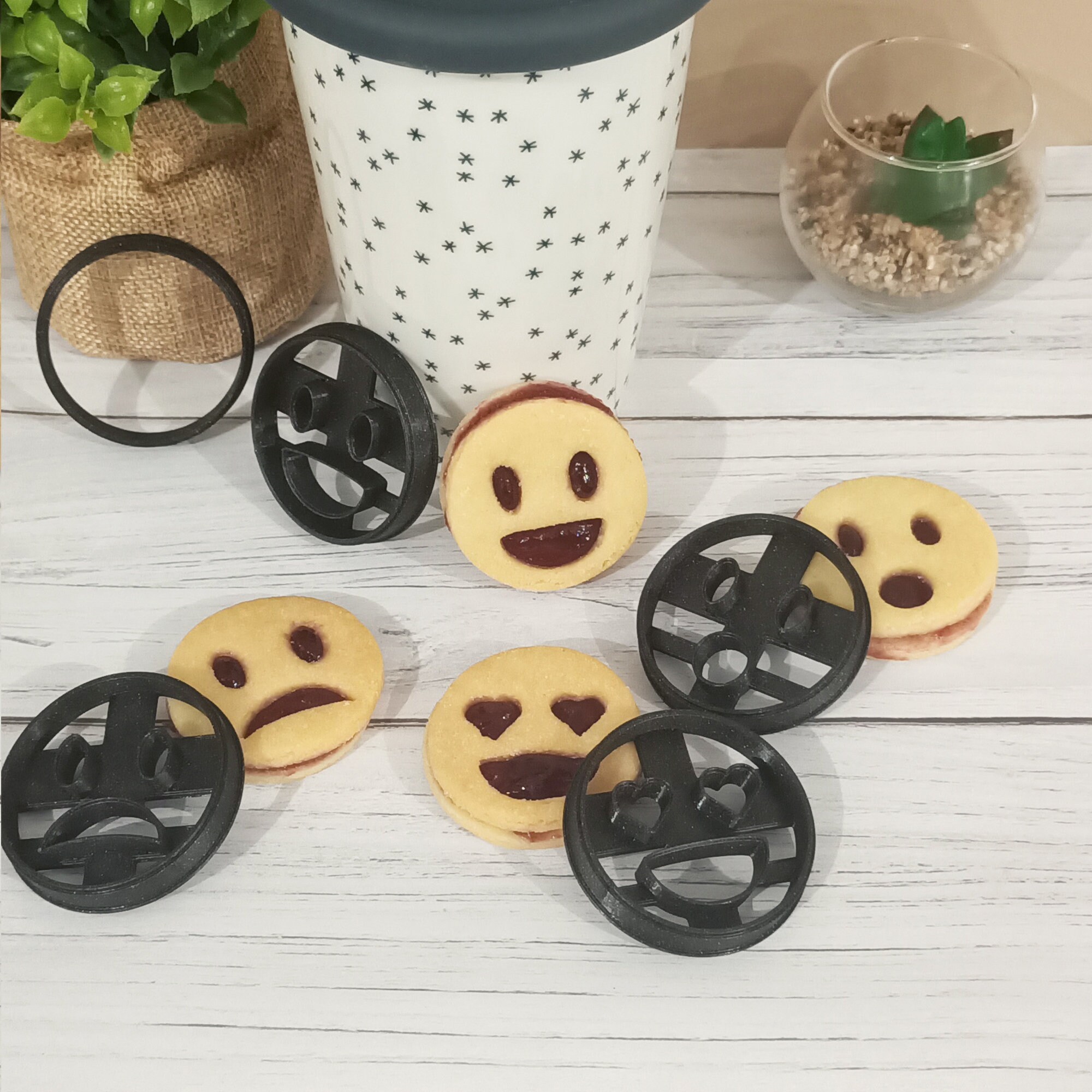 Home & Hobby Made in France for filled biscuit Dishwasher safe Smiley ...