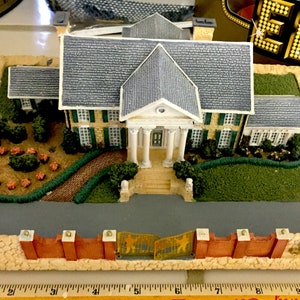 Elvis Presley GRACELAND MANSION Masterpiece Music Box Ltd Ed EPE W ...