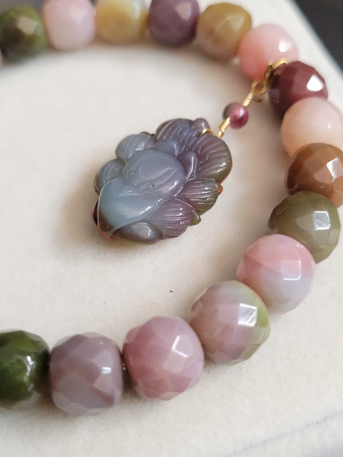 Faceted Yan Yuan Agate with Yan Yuan Agate Nine-Tailed Fox | Etsy