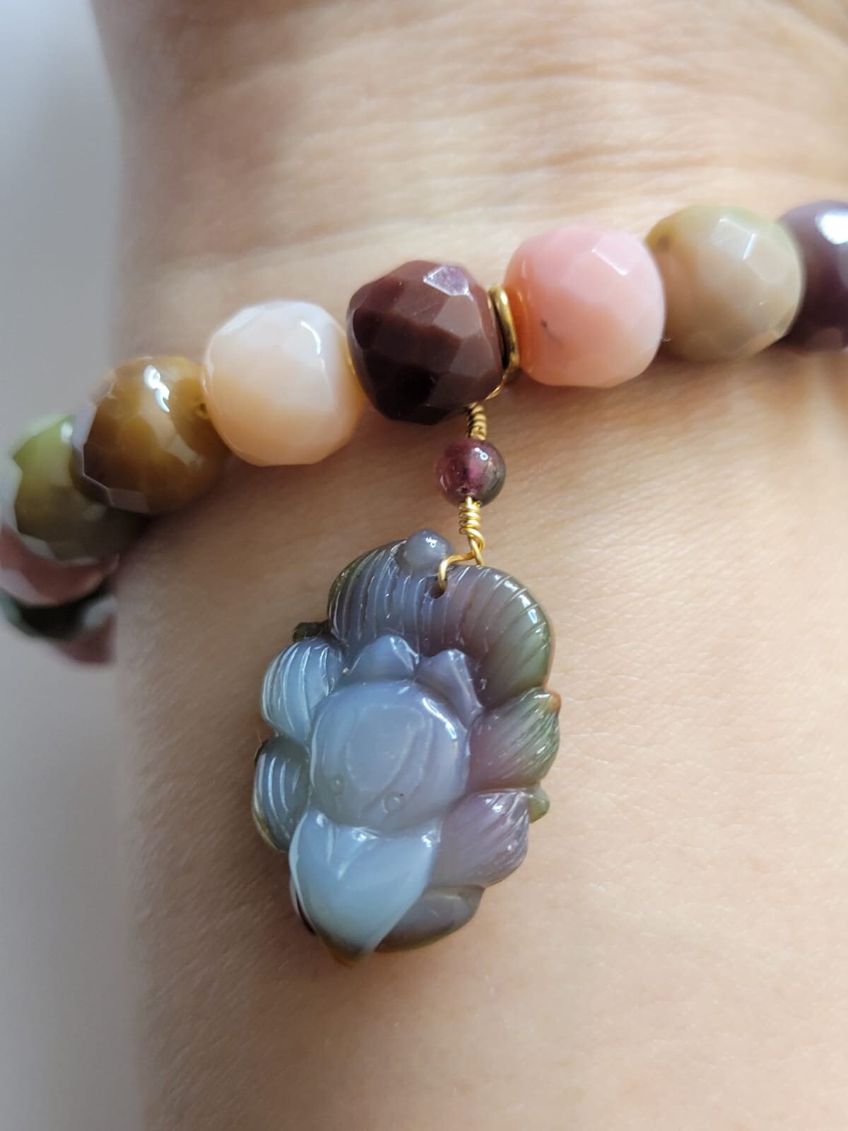 Faceted Yan Yuan Agate with Yan Yuan Agate Nine-Tailed Fox | Etsy