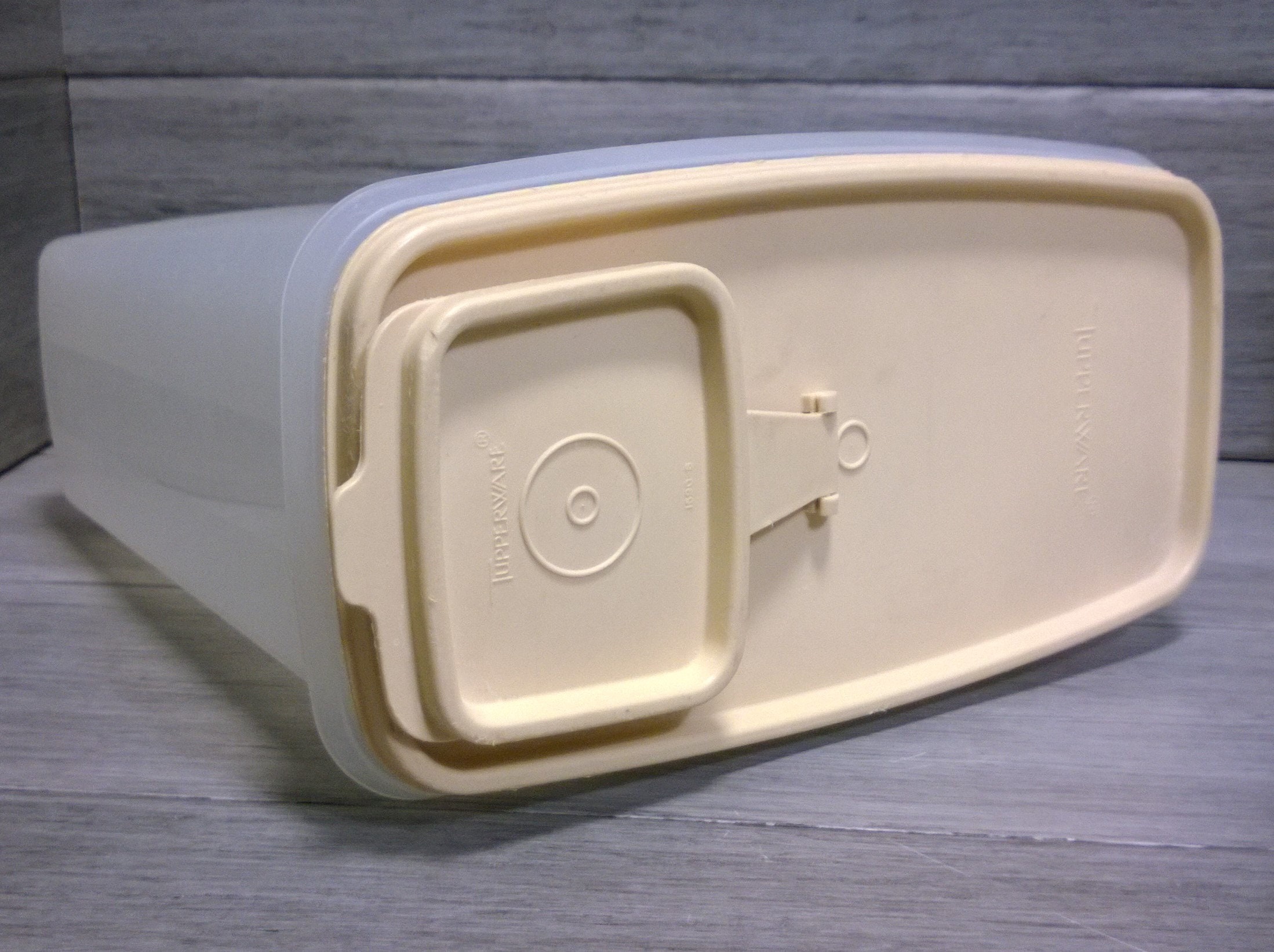 Tupperware 1588-7 and Lid Beige Cereal Pour and Store Clear Food ...