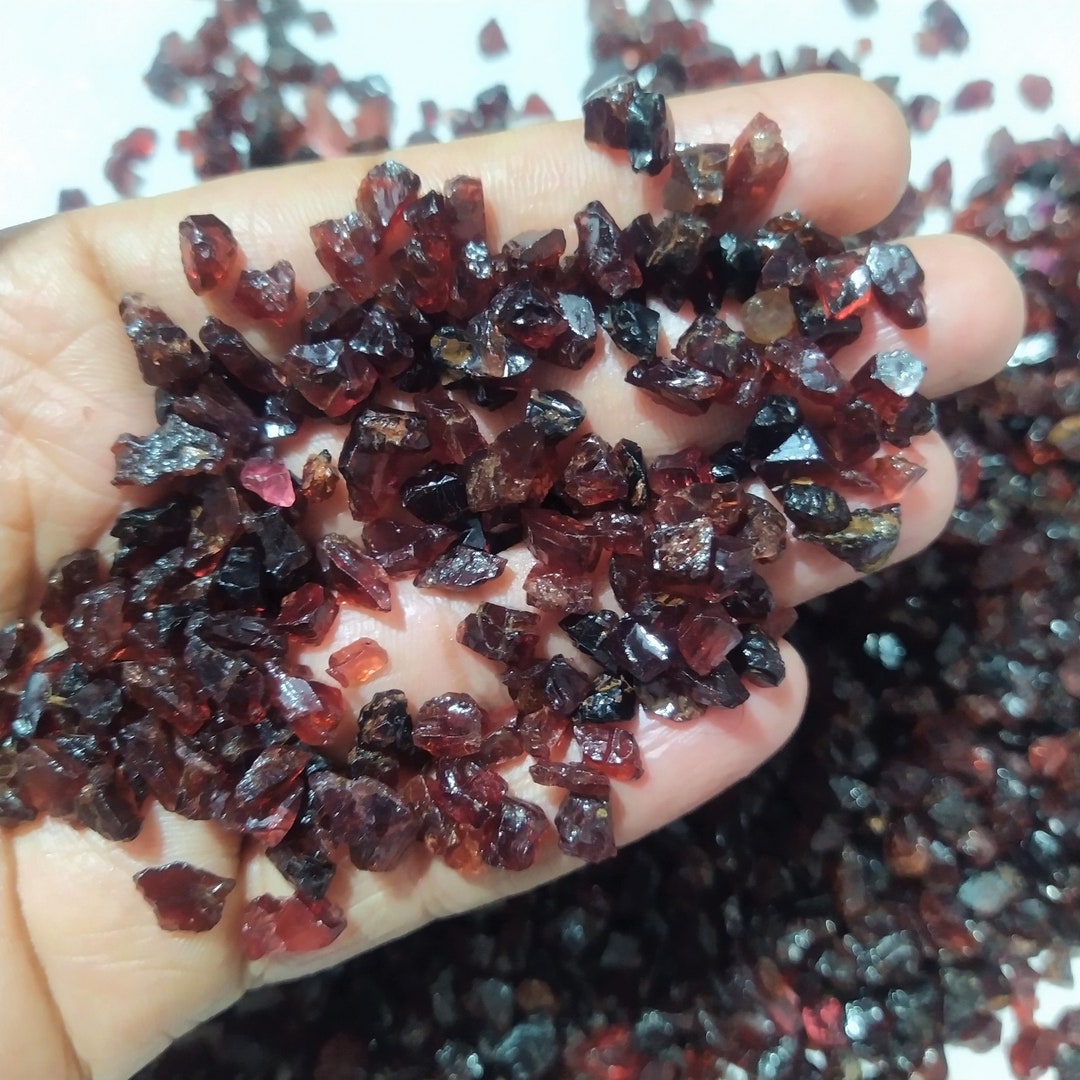100Cts aus Lot Natürlicher dunkler Granat raue Edelstein Rot Granat ...
