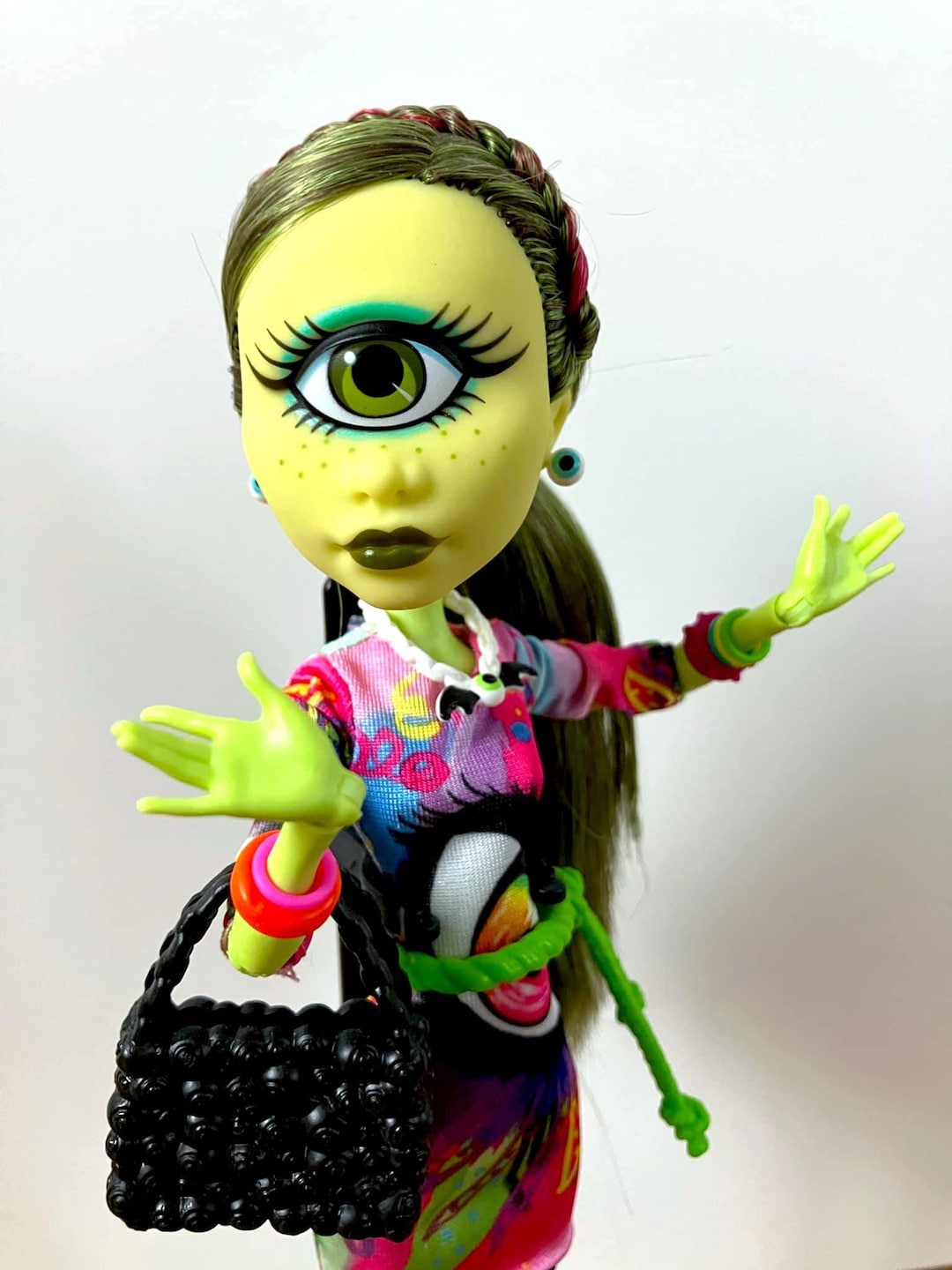 Monster High Doll Iris Clops I Love Heart Fashion Doll Doll Collector ...