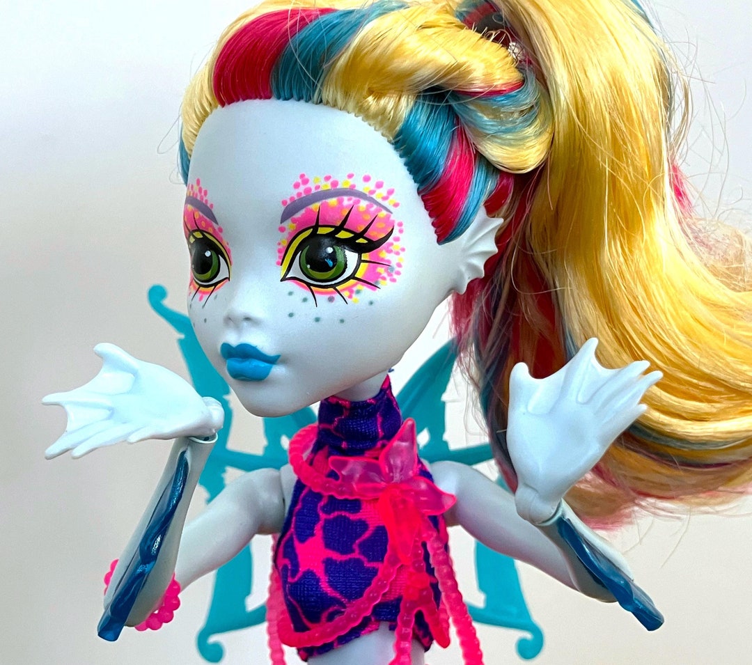 Monster High Doll Great Scarrier Reef Glowsome Ghoulfish Lagoona Blue ...