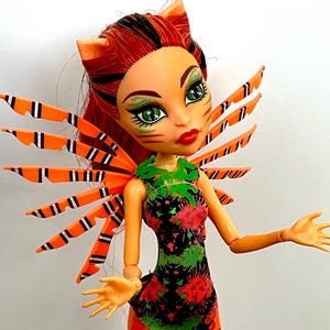 Monster High Doll Great Scarrier Reef Glowsome Ghoulfish Toralei Stripe ...