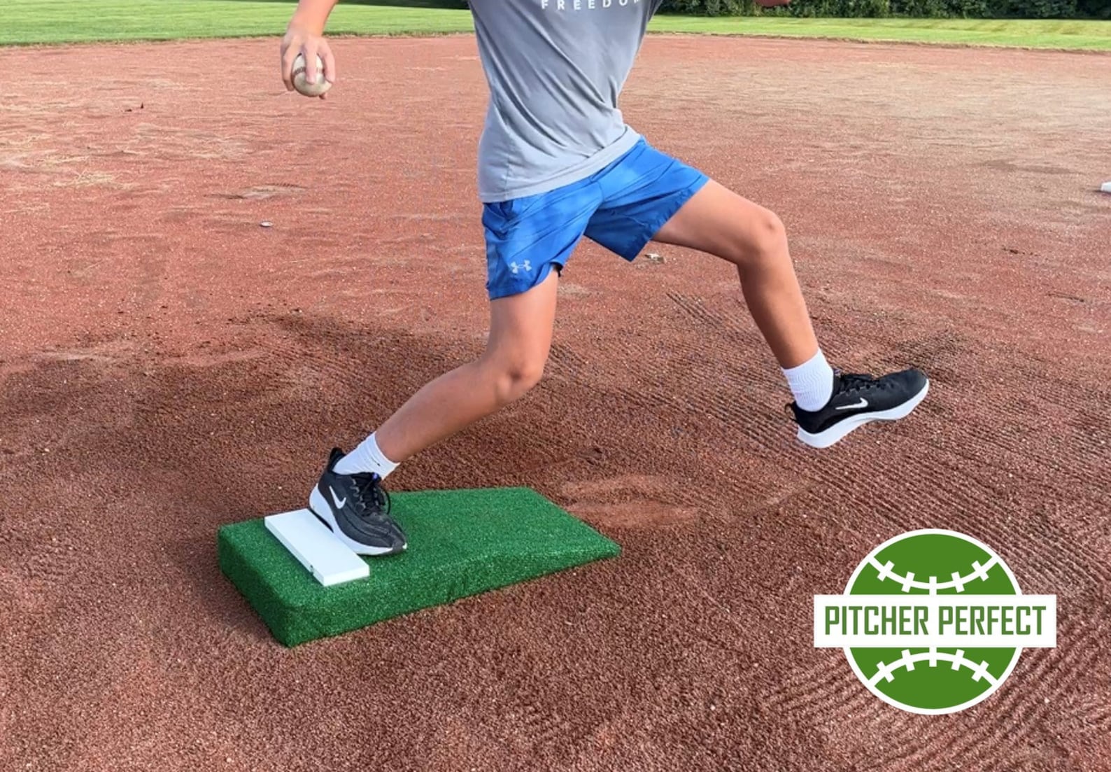PITCHER PERFECT PM100 Portable Pitching Mound / Baseball Pitchers Mound ...