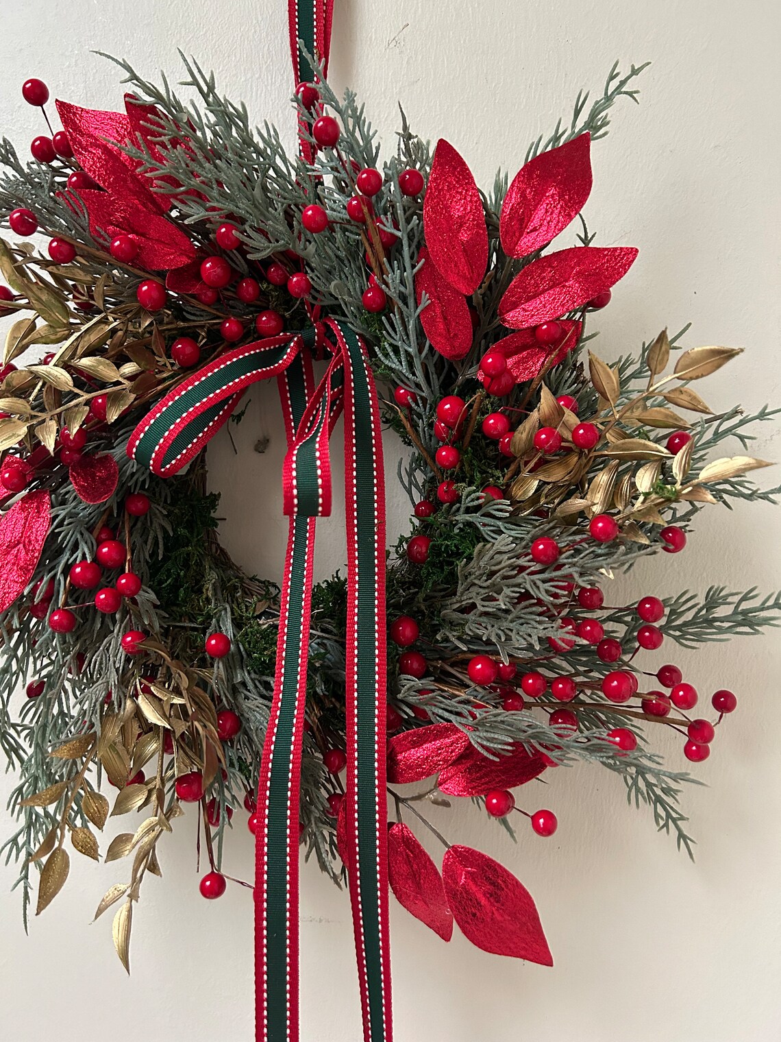 Christmas Wreath: Moss, Red Berries & Metallic Leaves - Holiday Decor ...