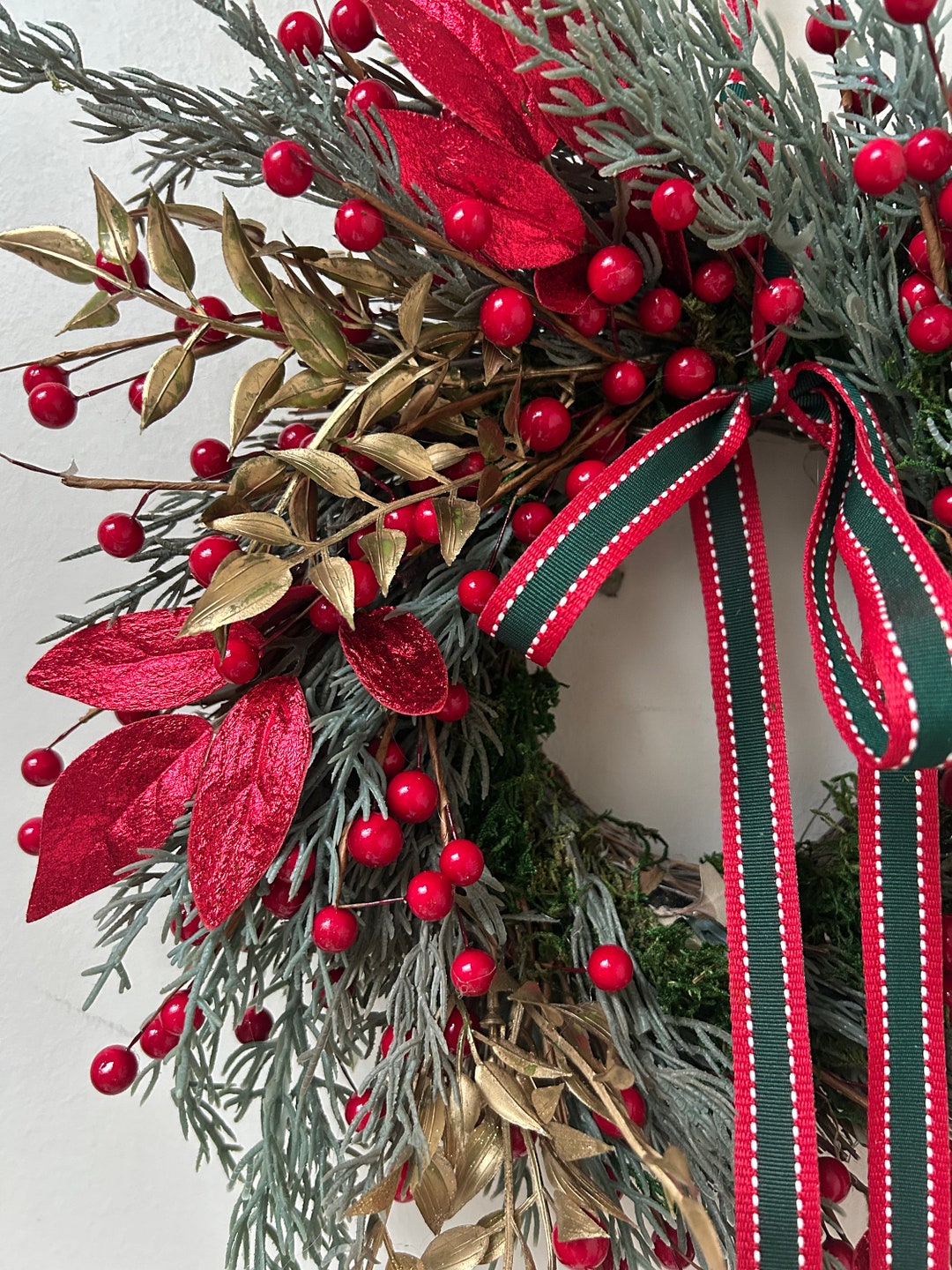 Christmas Wreath: Moss, Red Berries & Metallic Leaves - Holiday Decor ...