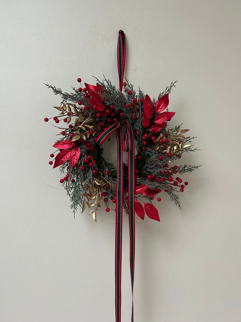 Christmas Wreath: Moss, Red Berries & Metallic Leaves - Holiday Decor ...
