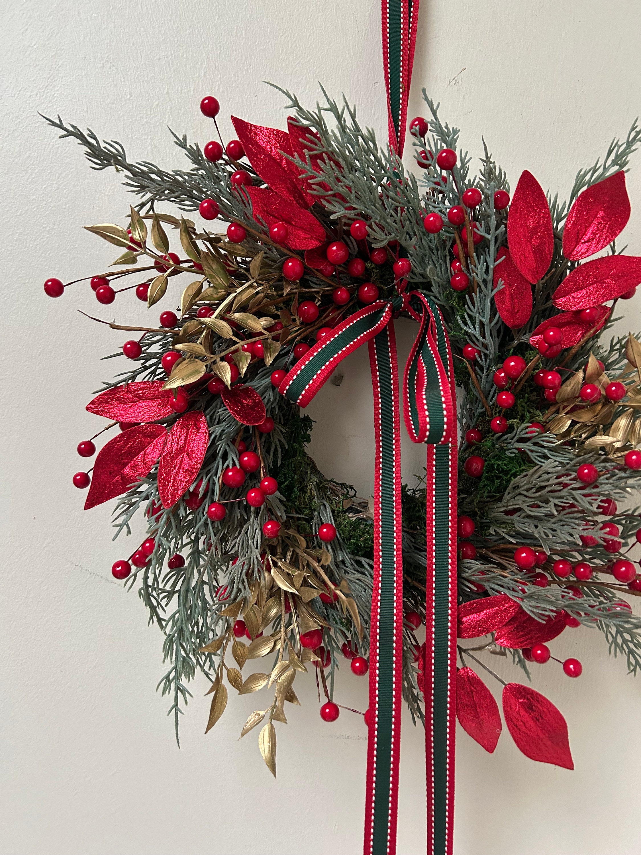 Christmas Wreath: Moss, Red Berries & Metallic Leaves - Holiday Decor ...