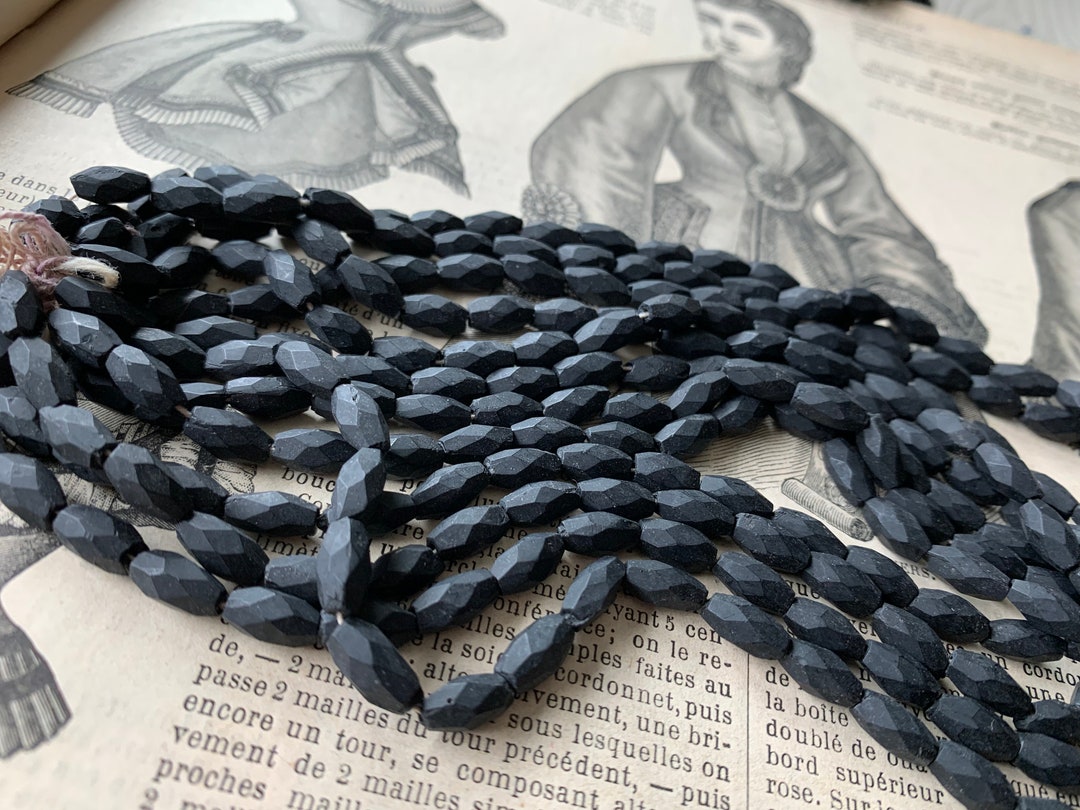 12 Antique Beads A-7363 Box 1 - Etsy