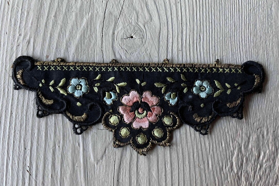 One Antique Applique With Metallic Thread Accents ref A-4464 Box 5 - Etsy