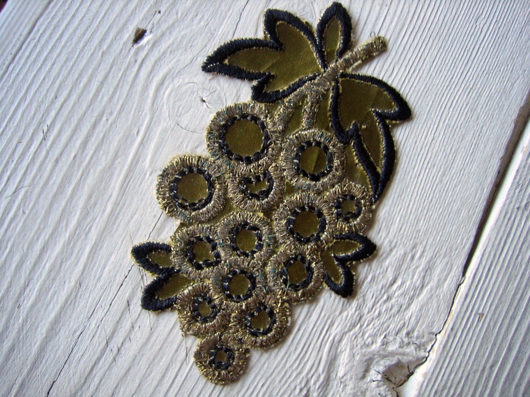 One Antique Applique With Metallic Thread Accents (ref: A-6224/41 Box 1 ...