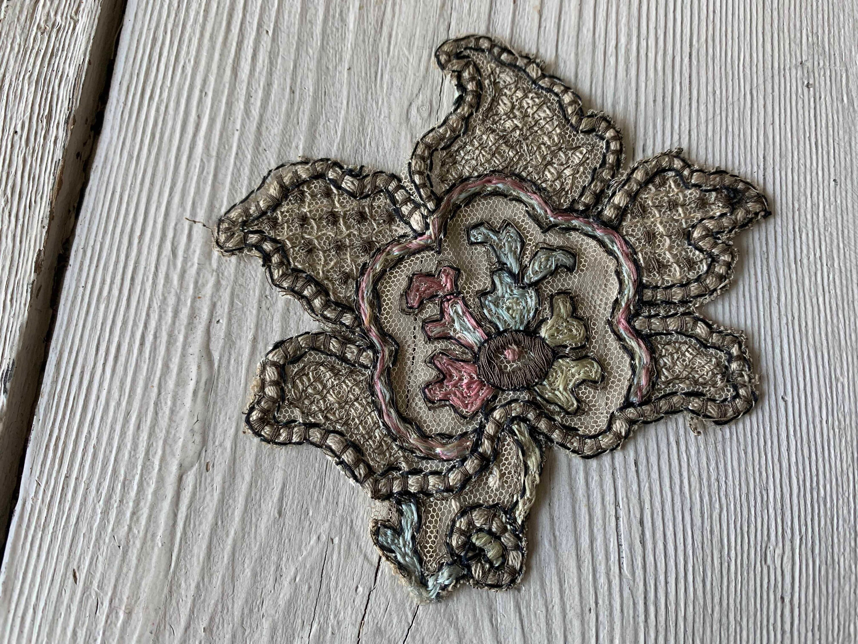 One Antique Embroidered Applique With Metallic Thread Accents ref A ...