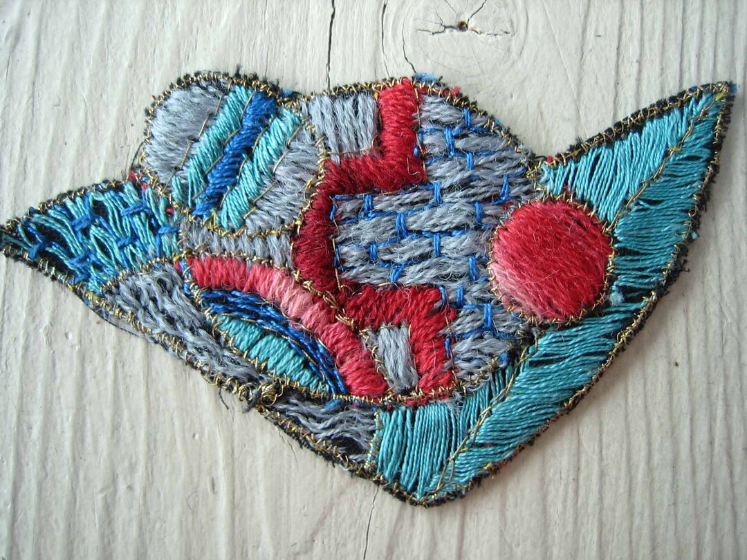 One Antique Embroidered Applique With Metallic Thread Accents ref A ...