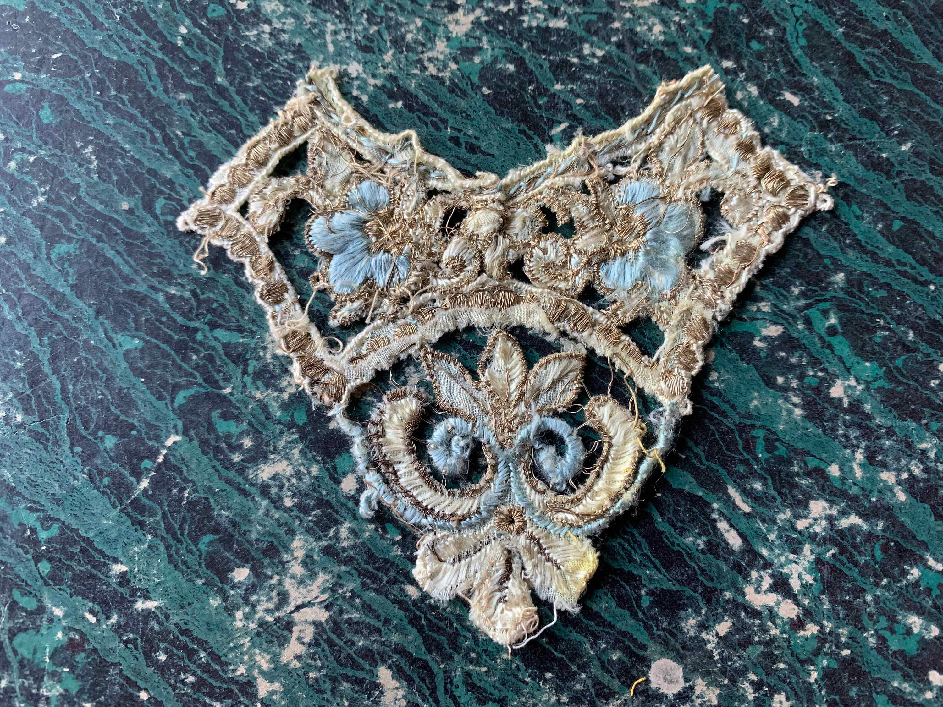 One Antique Victorian Applique With Metallic Thread Accents (ref A-5845 ...