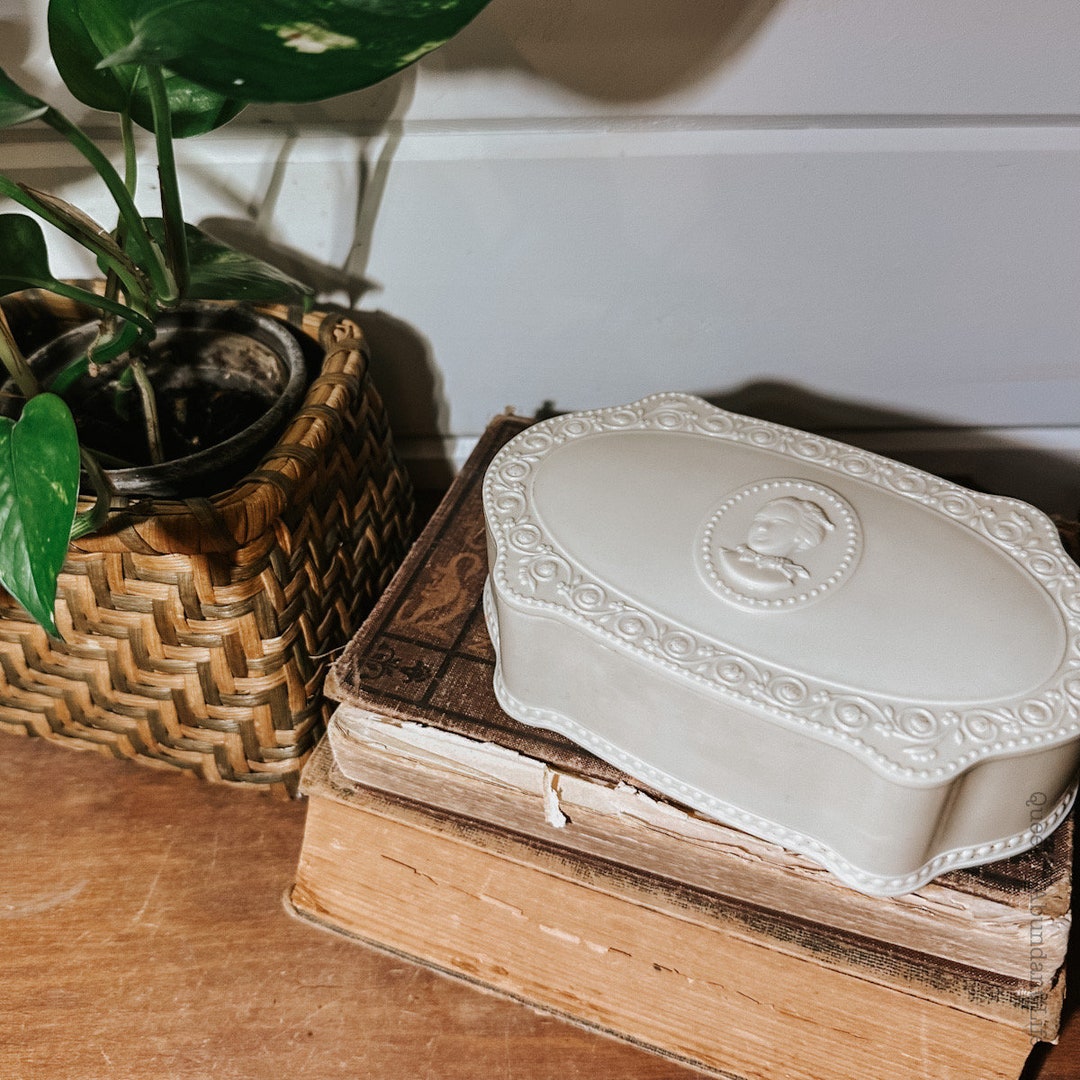 Vintage Cameo Jewelry Box Victorian Silhouette Storage Box Bathroom ...