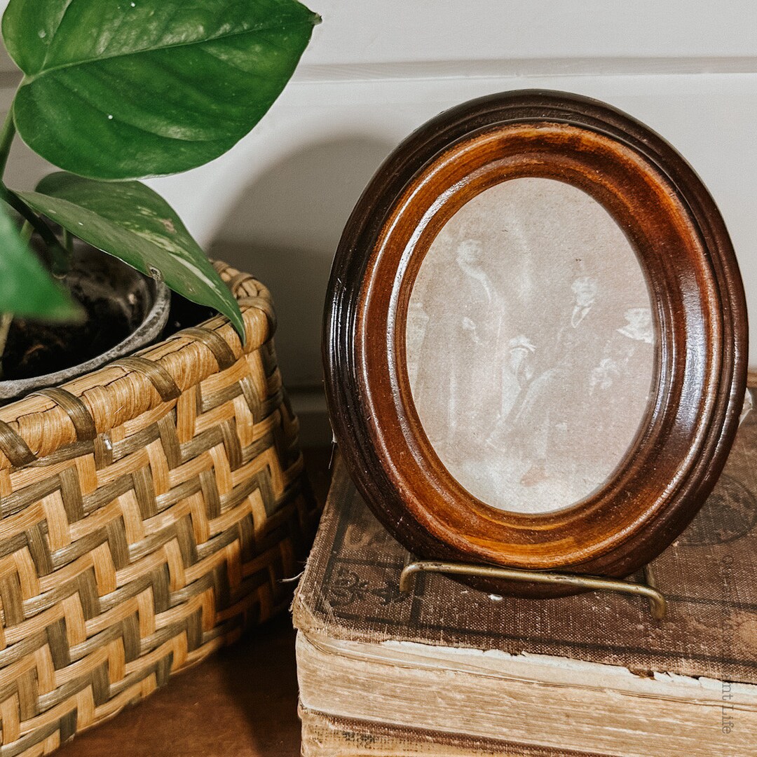 Antique / Vintage Old Family Portrait Photograph Oval Framed Photo ...