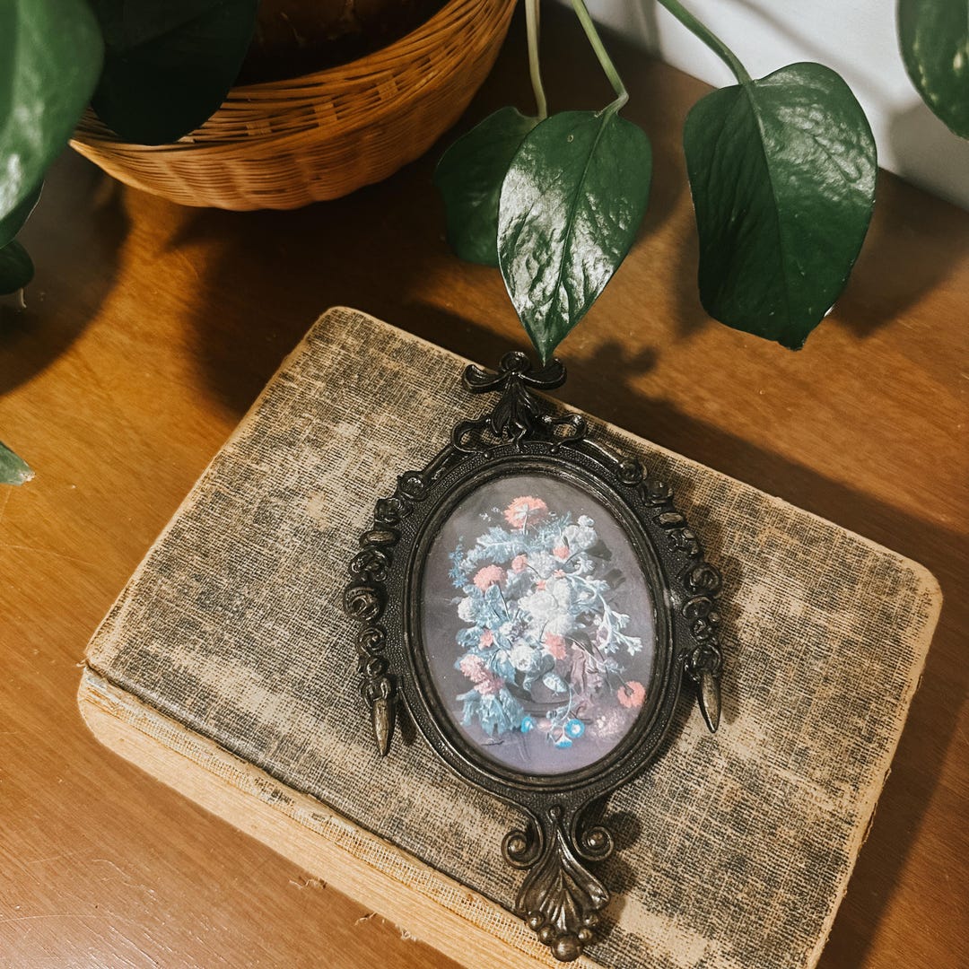 Vintage Floral Ornate Brass Frame Wall Hanging | Gallery Wall - Etsy