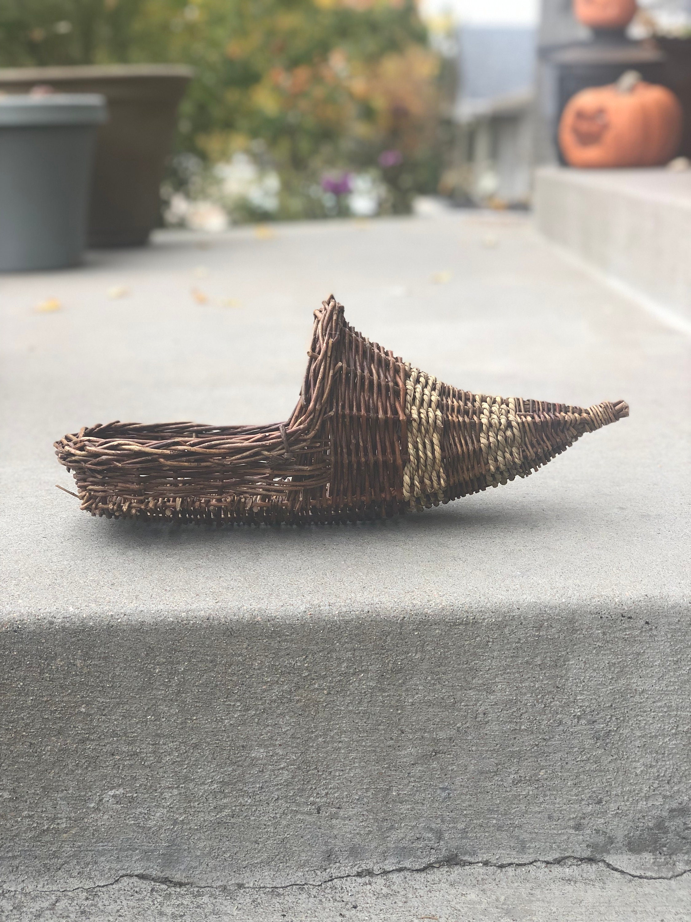 Thanksgiving Crafts | Decorate A Thrifted Cornucopia - Live Lovely ...