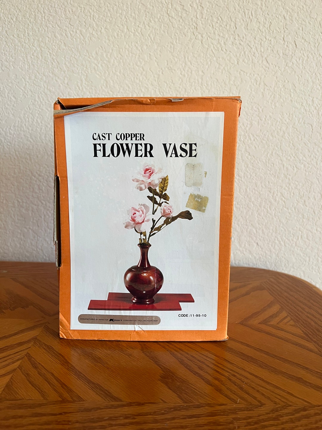 Handgemachte Blumenvase aus Kupfer gegossen mit Sockel in der ...