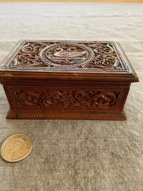 hand carved wood box - Gem