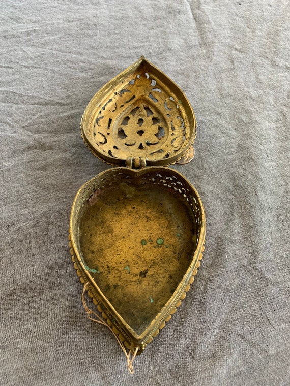 Antique Brass Jali Cut Heart Shape Jewelry Box - Gem