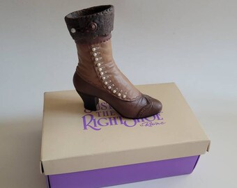 Just the Right Shoe by Raine - Etsy