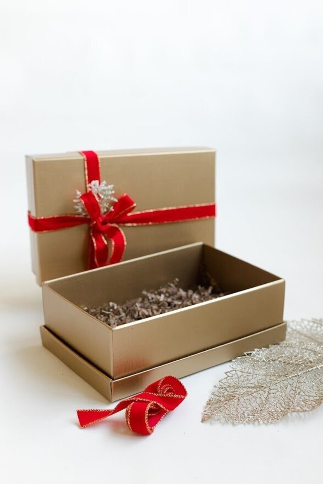 GOLD Silk Hamper Kit, Shread Included and Luxury Red Bow, Christmas ...