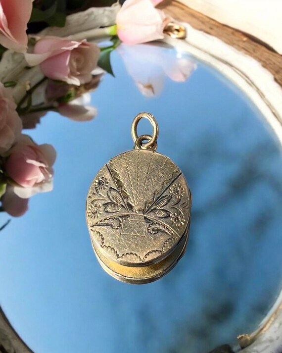 antique locket lovely - Gem