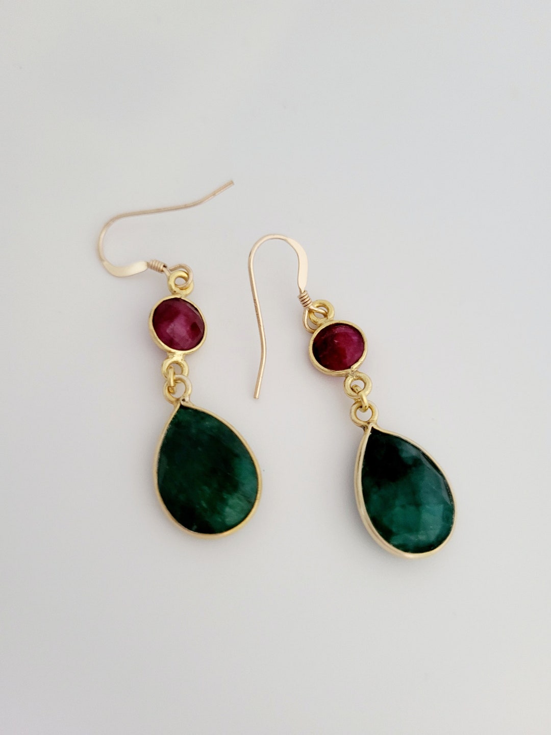 Howls Castle 18K Gold Vermeil Roh Smaragd und Rubin Ohrringe Weihnachts ...