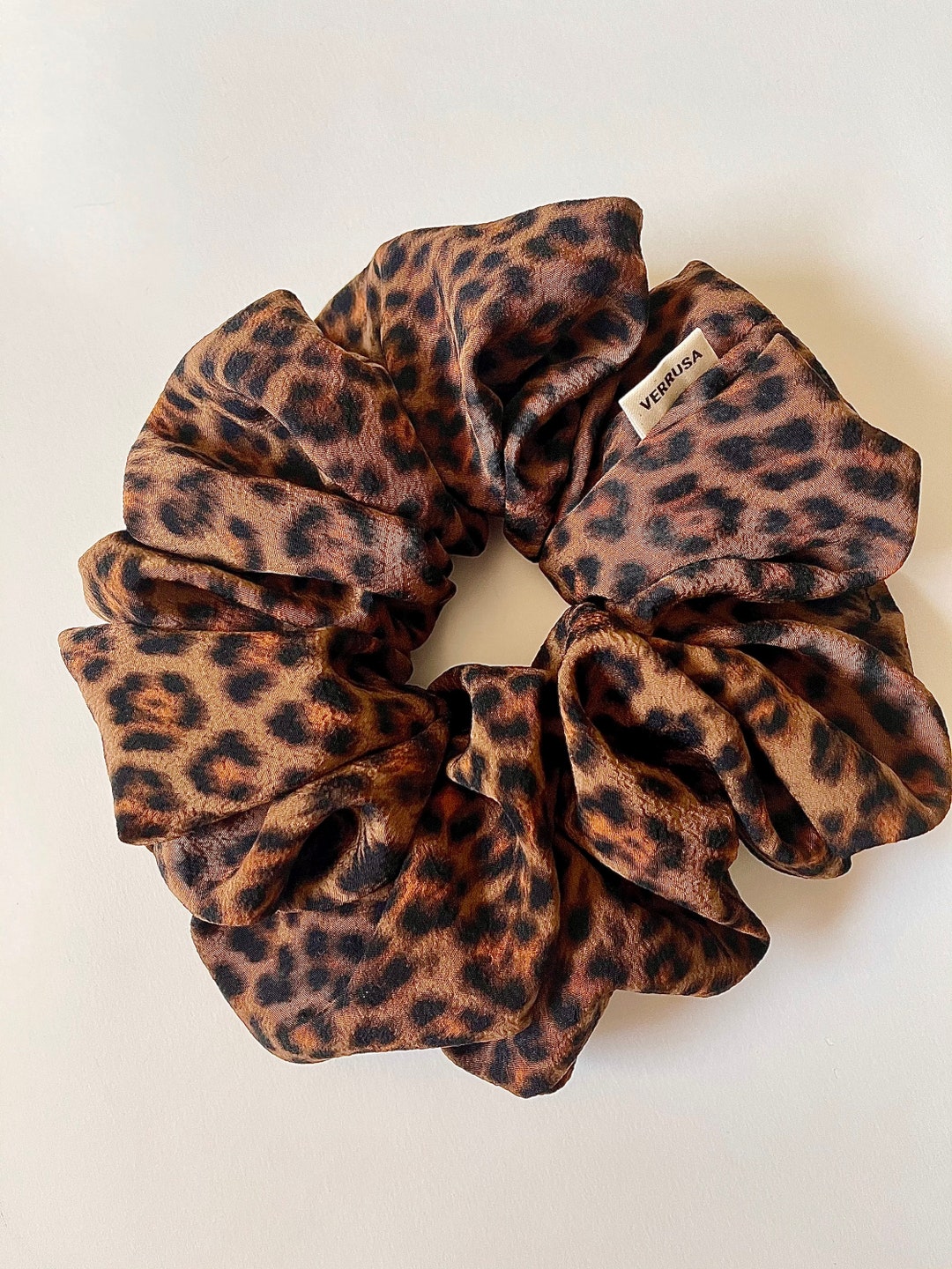 XXL Leopard Scrunchie , Extra fluffy. - Etsy.de
