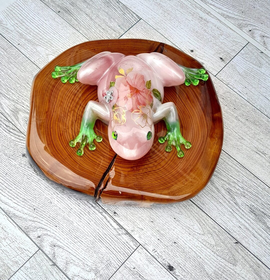 Resin Frog Figurines, Amphibian Home Decor, Glass Look Frog Paperweight ...