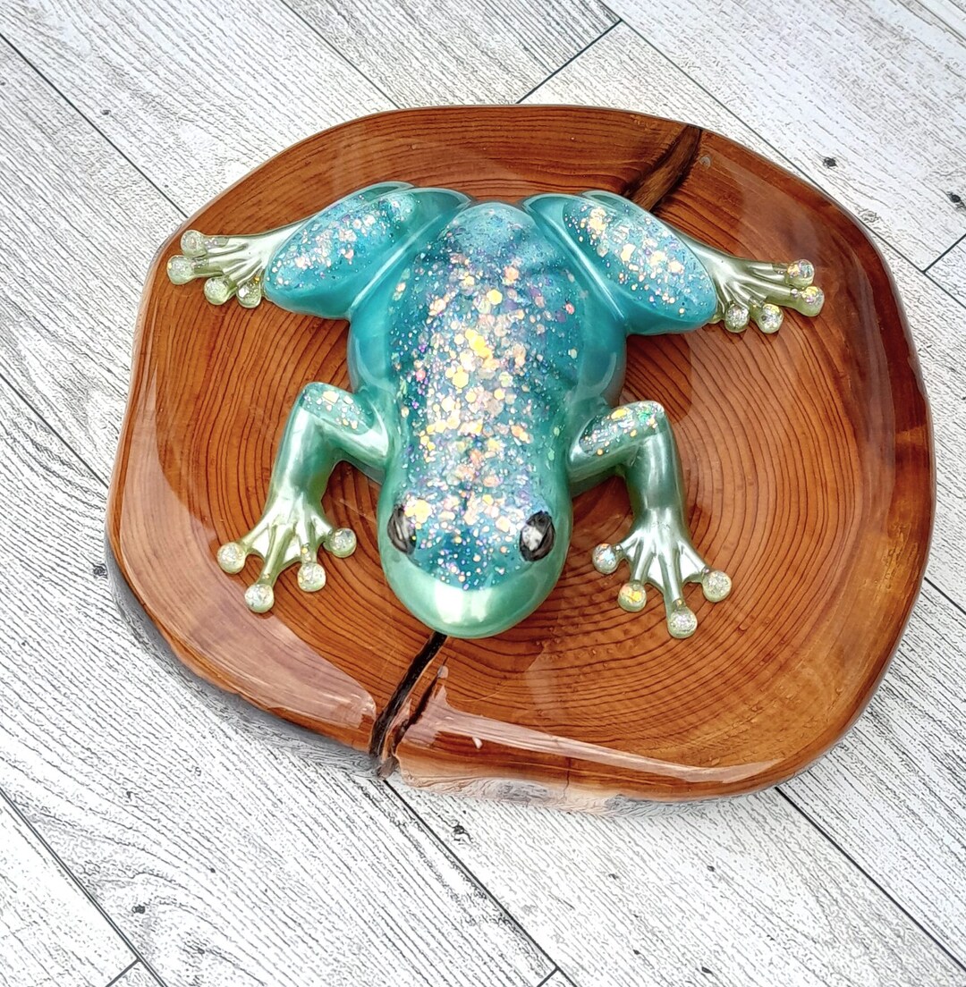 Resin Frog Figurines, Amphibian Home Decor, Glass Look Frog Paperweight ...