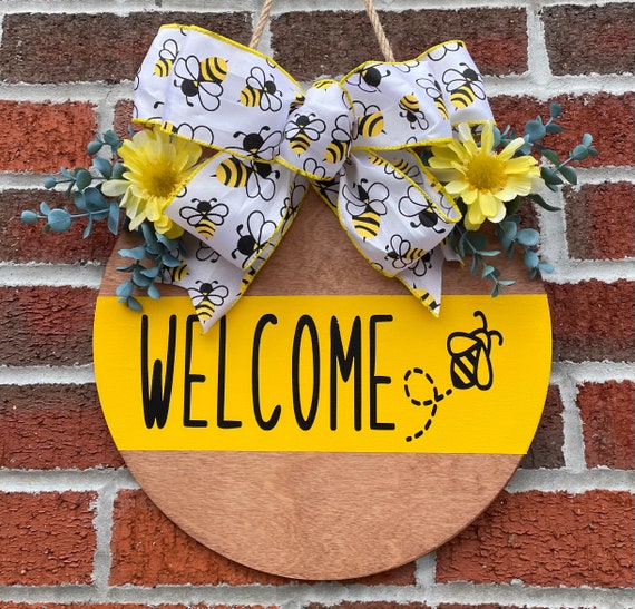 Welcome Bee Wreath Sign Wreaths & Door Hangers Home & Living etna.com.pe
