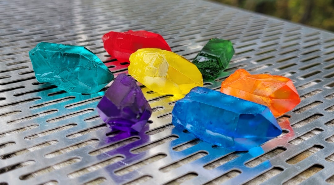 Hand Dyed Quartz Kyber Crystal: Lightsaber, Jewelry, Cosplay - Etsy