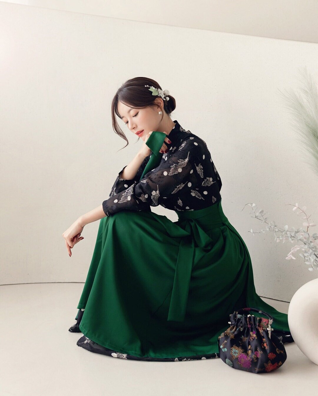 Elegant Leaf Dot Pattern Modern Hanbok Dress in Black Hanbok Women ...