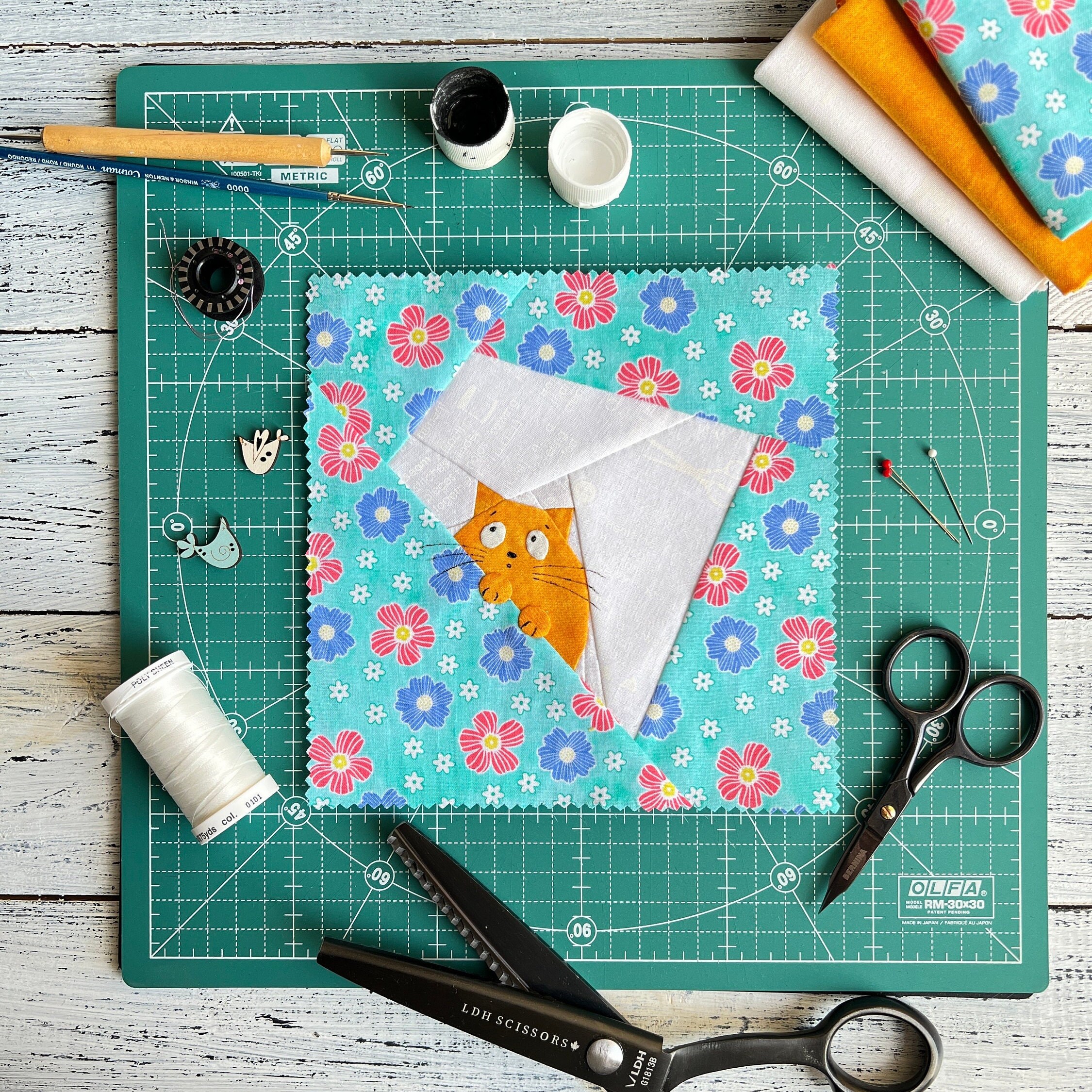 Ginger Cat Peek-a-boo Quilt BLOCK Pattern - Cat Quilt Pattern - Etsy