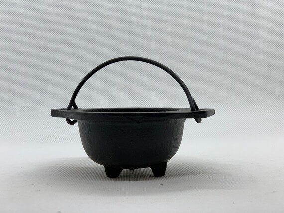 Cast iron cauldron with handle, 2.5 - munimoro.gob.pe