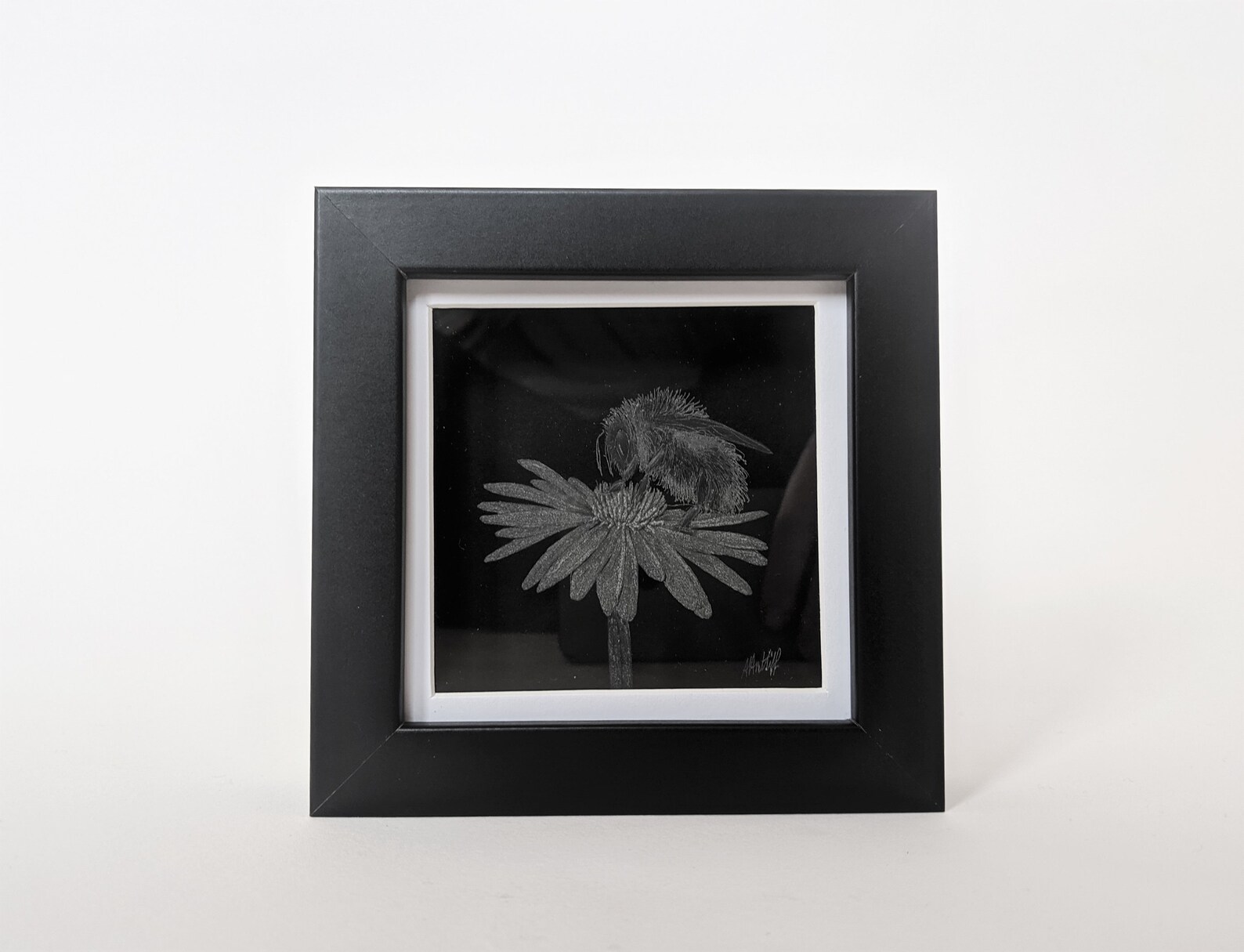 Hand Engraved Glass Frame Bee and Daisy Engraving Flower - Etsy