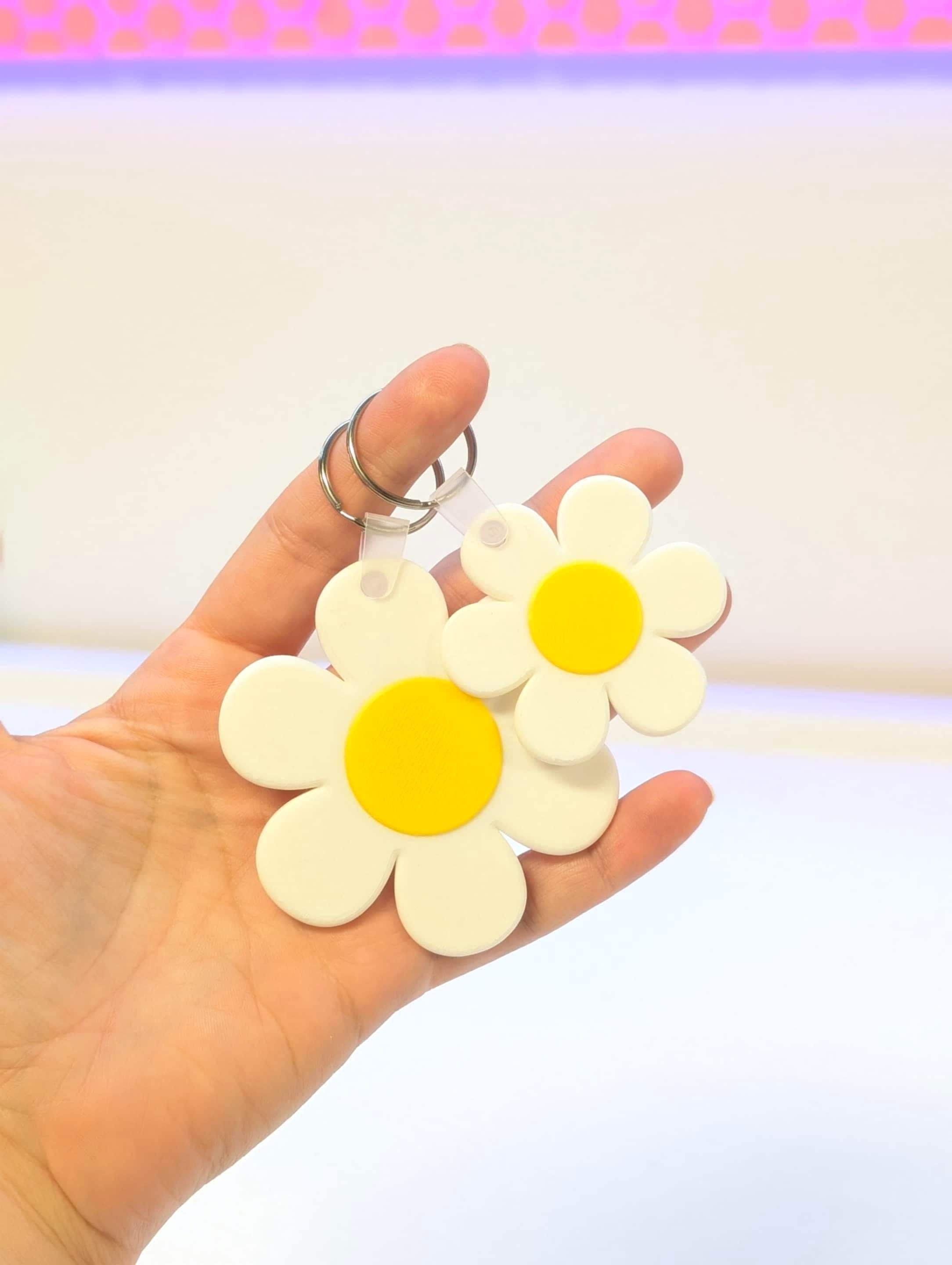 3D Printable Daisy NFC Keychain: STL + 3MF Digital File - Etsy