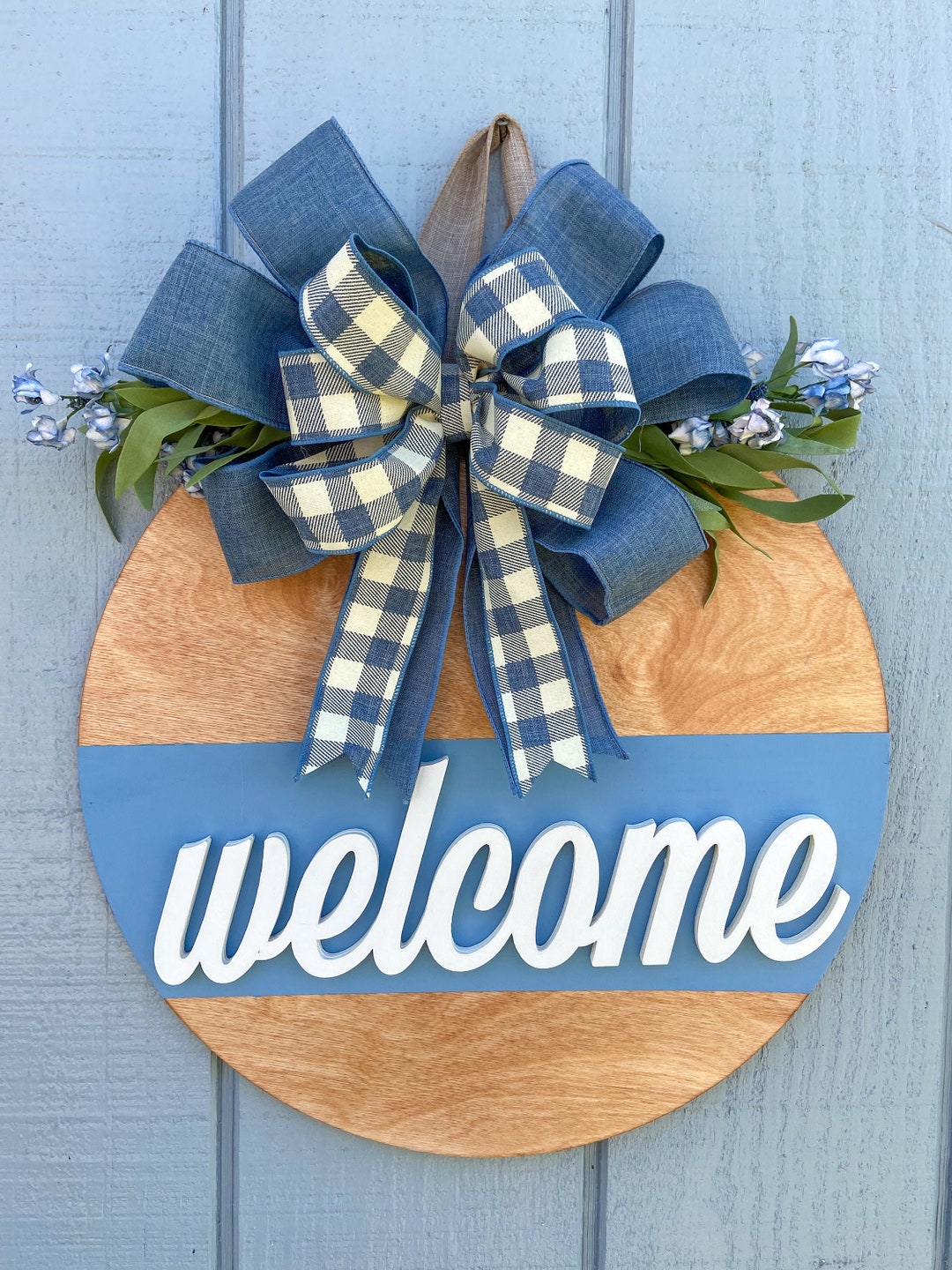 Casa de campo puerta de bienvenida percha, arco a cuadros azul, percha ...