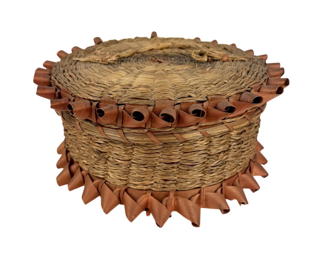 Antique Northeast Native American Lidded Basket – Wabanaki Sweetgrass ...