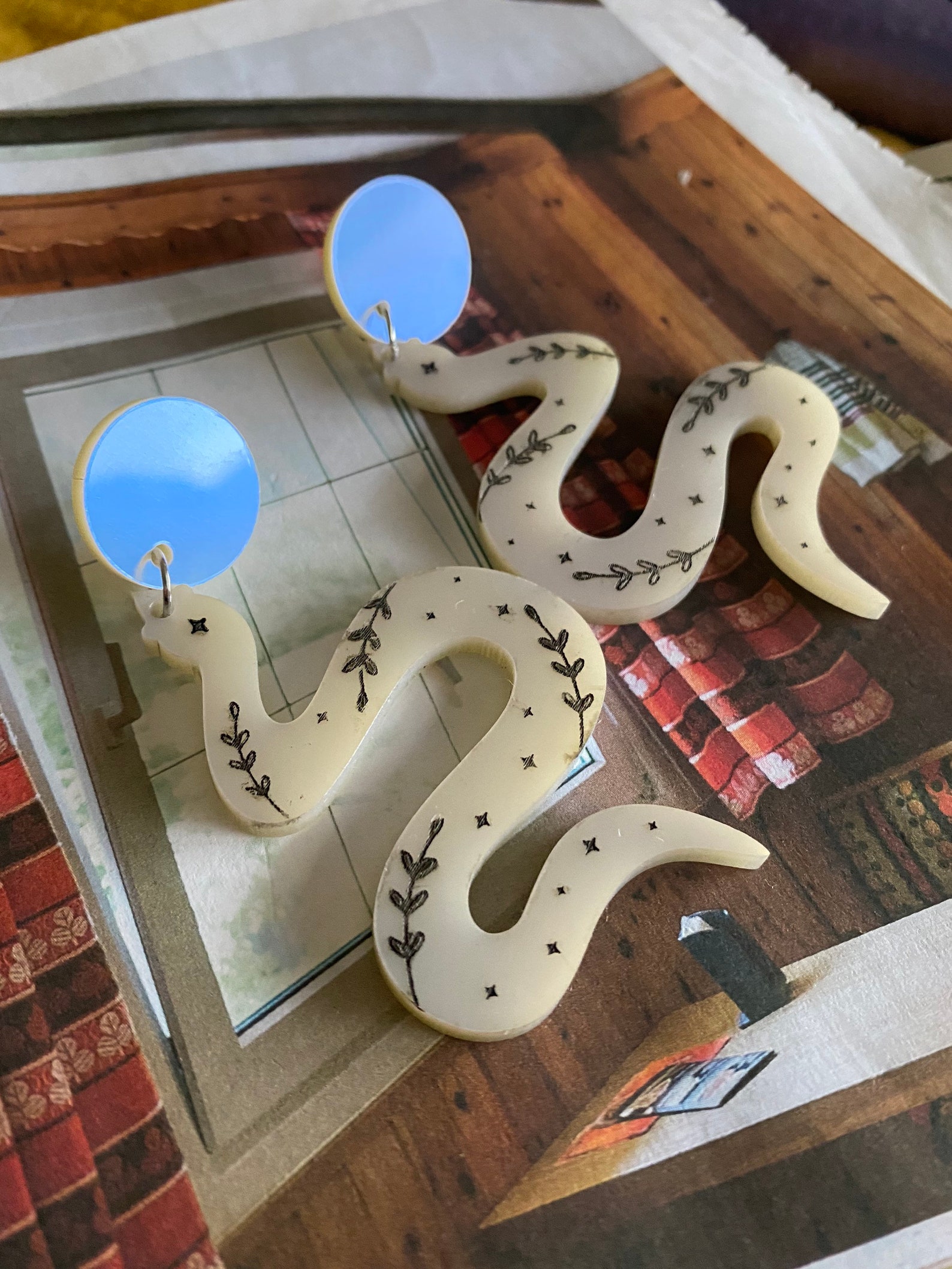 Iridescent colour changing hand painted snakes | Etsy