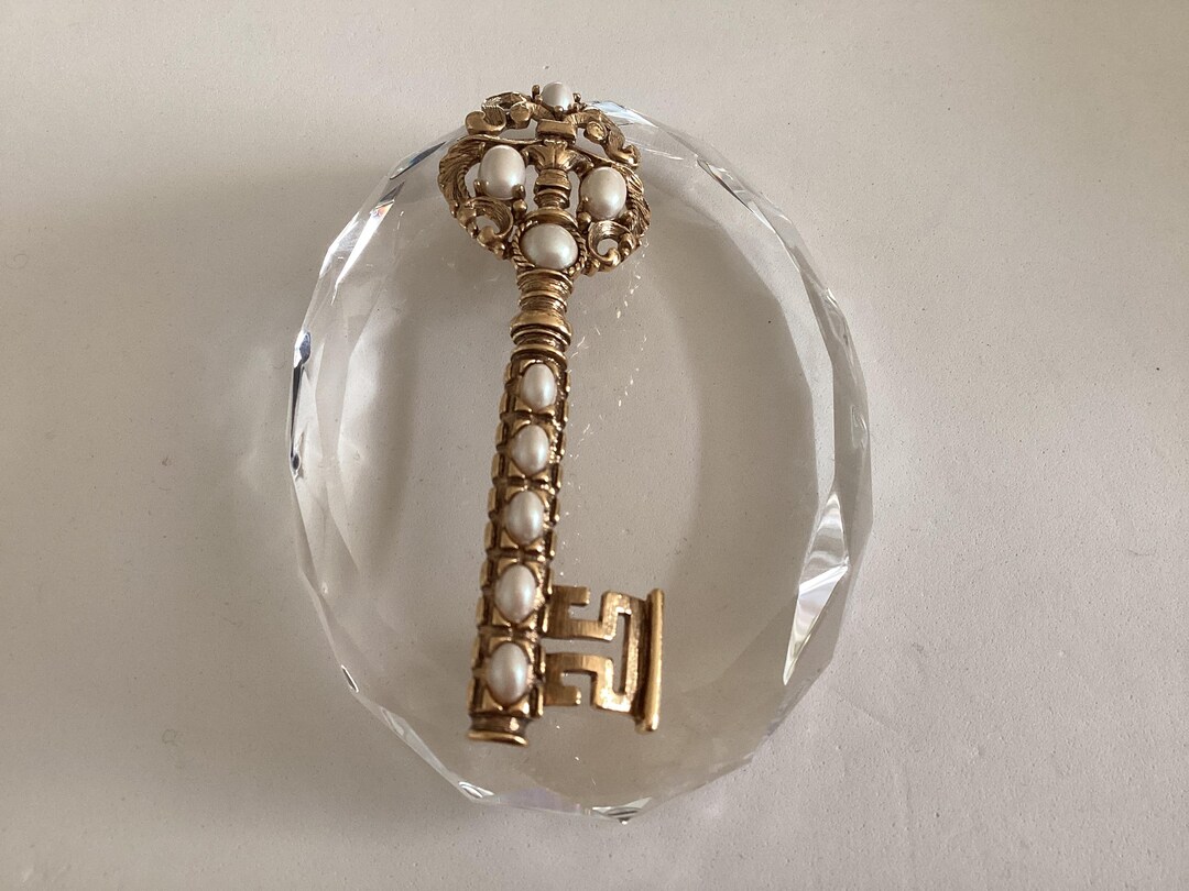 Vintage Monet Key Brooch.gold Tone,fauxpearl.rare.mint Vintage ...